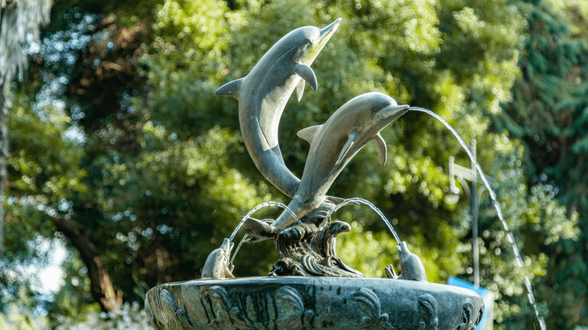 Poolside Decor: Create Mighty Splash! - The Stone Studio