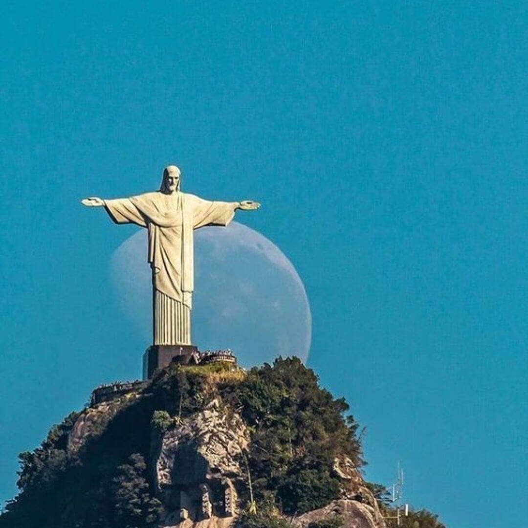 Iconic Stone Statues Around the World - The Stone Studio